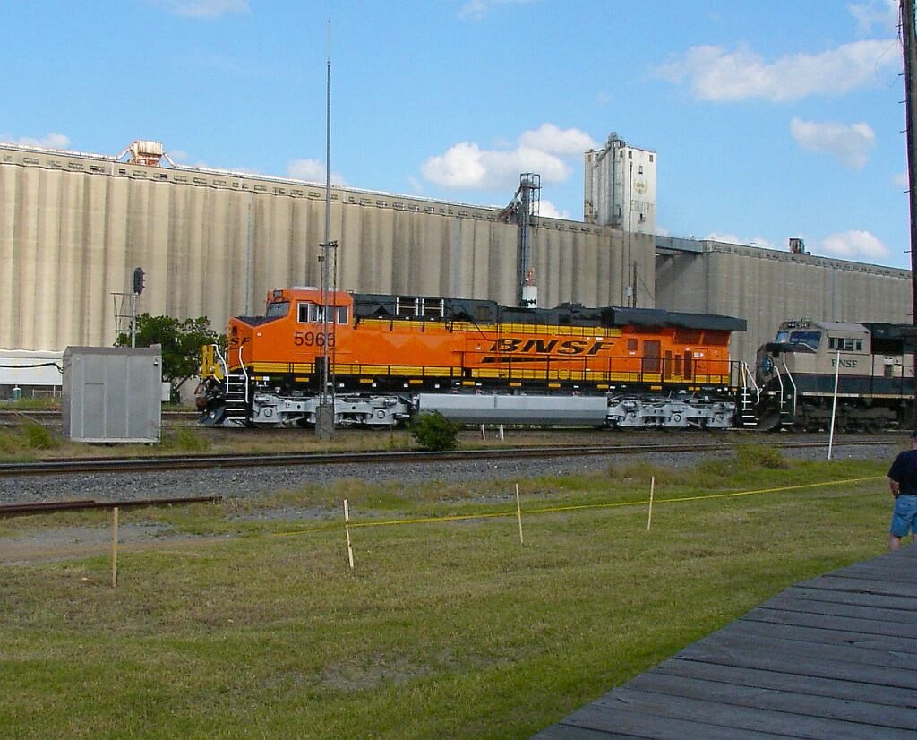 BNSF 5966